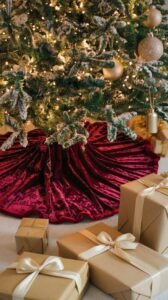 12 Velvet Christmas Tree Decorating Ideas for Holiday Look
